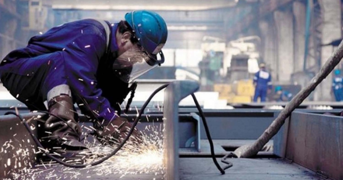 Milei reglamentó nuevos beneficios para el programa Puente al Empleo: cómo acceder | BAE Negocios